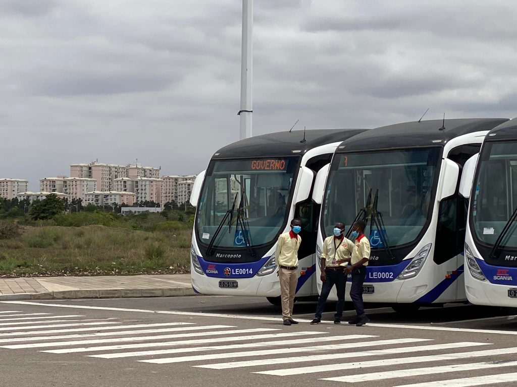 Kilamba acolhe o acto de entrega de autocarros para Luanda ...